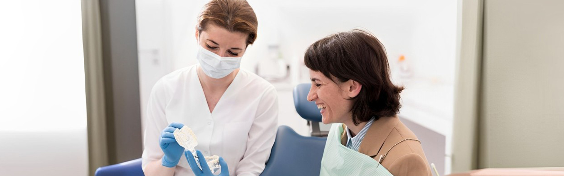 Dental Crowns for Front Teeth: Aesthetic Considerations for a Natural Look
